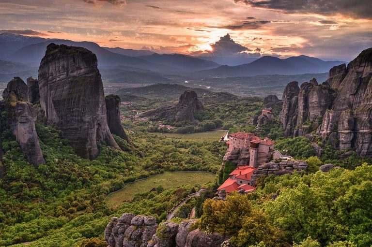 TOP 10: Najpiękniejsze zabytki Grecji - Travel Talks by eSky.pl